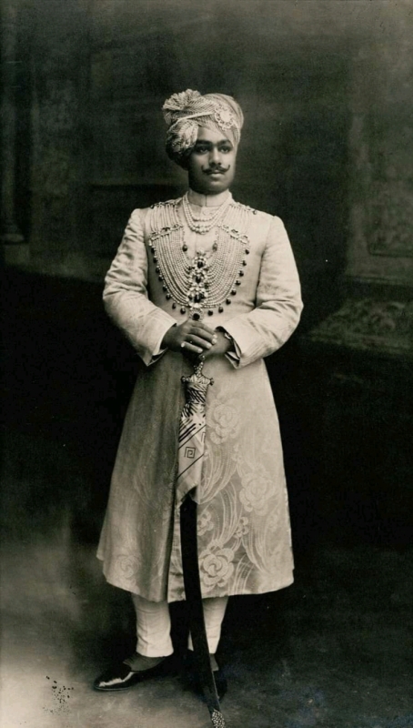 Pictures from Rajput Provinces of India. Pictures of Maharajas, Kings ...